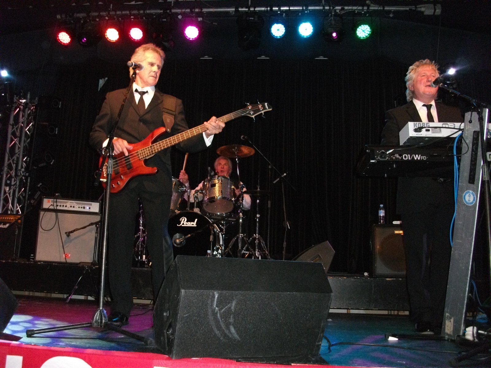 hermans Hermits featuring barry Whitwam show @ kedron Wavell