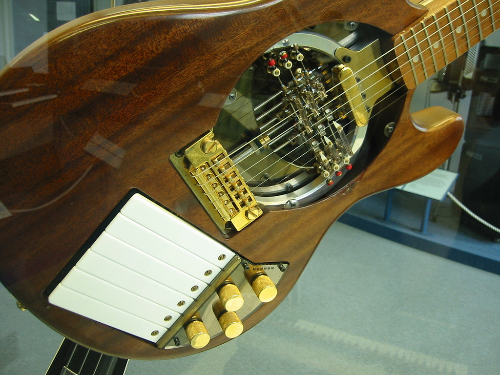 PREPARED GUITAR: DREAMY MADE: Keyed Cittern
