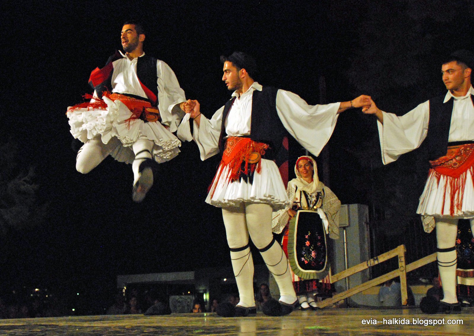 Evia halkida photos by elias thalassis: 74 φωτο απο τον Αετισιο χορο ...