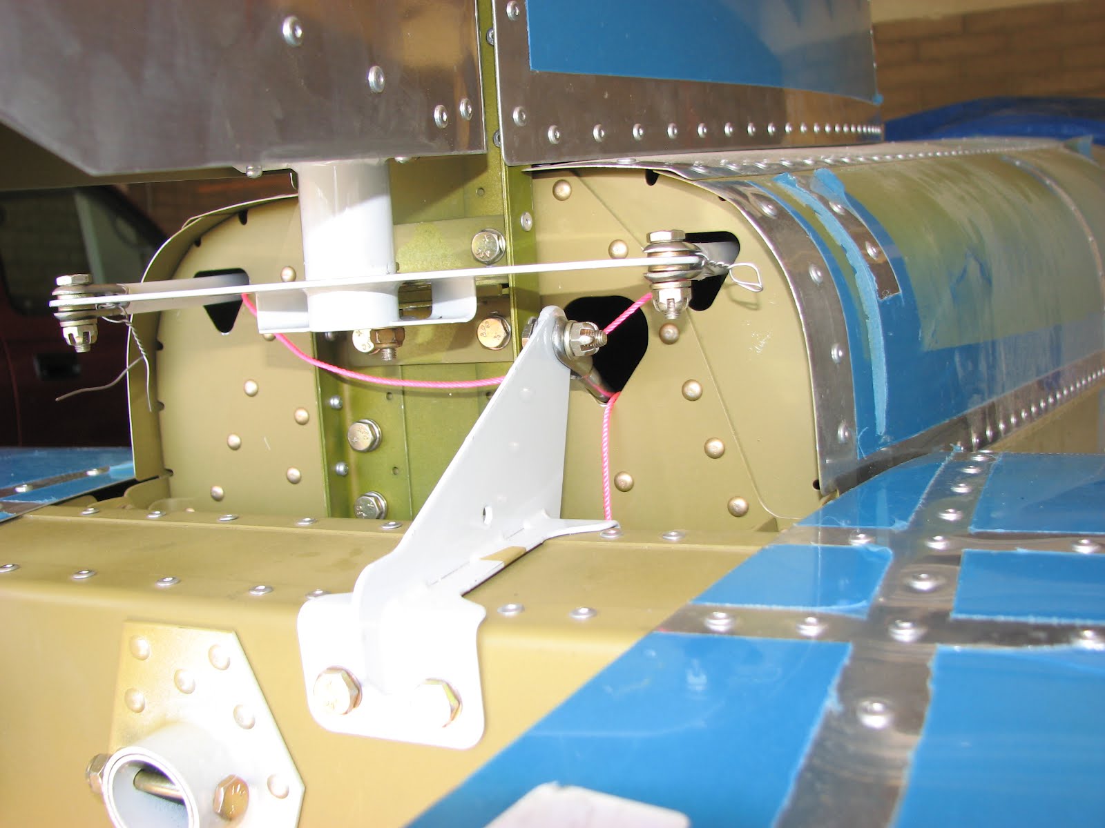 Torsten's RV-12: Stabilator Installed