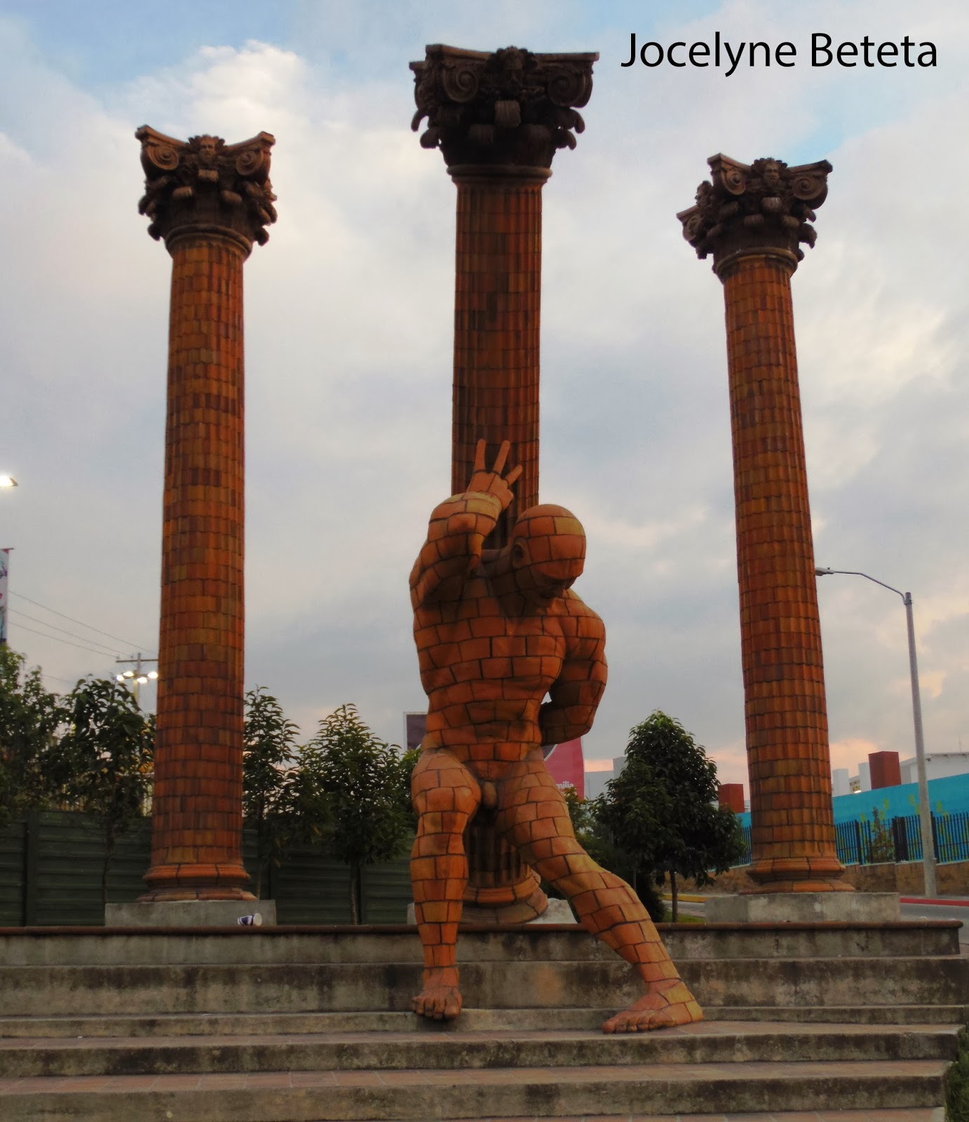 Paisaje Urbano: Coloso de INMACO, Zona 17