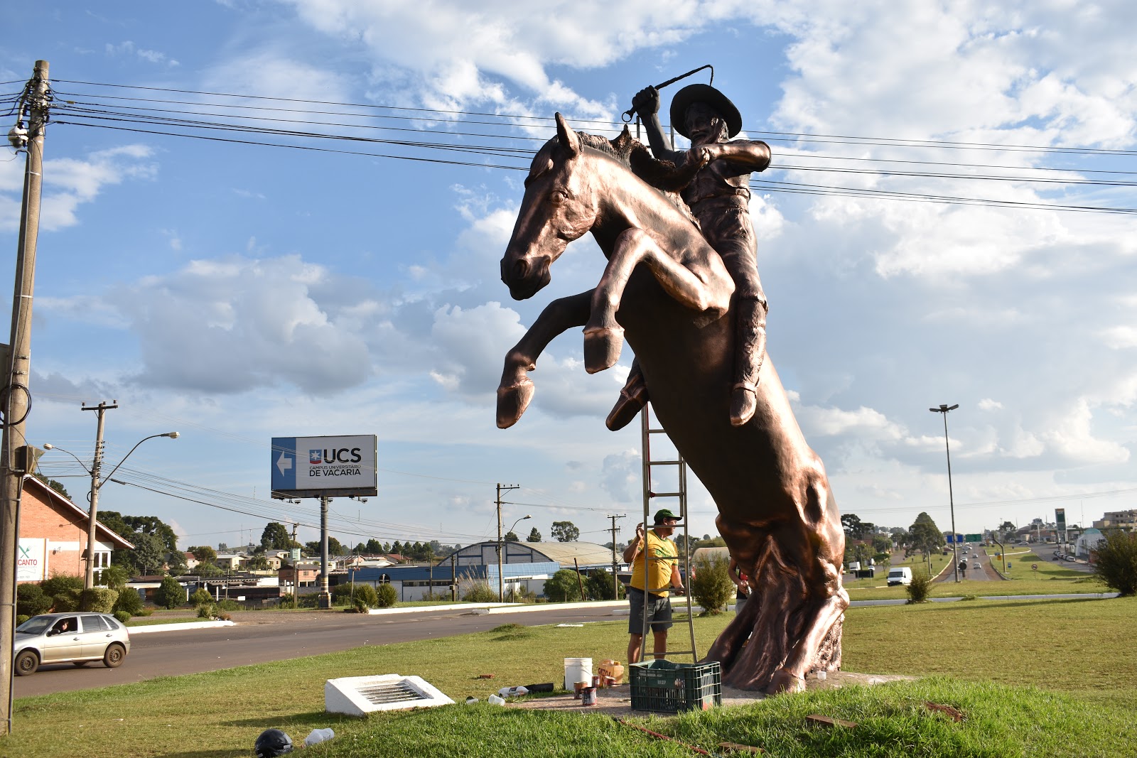 O imponente Monumento ao Ginete e o seu autor - Repórter Riograndense