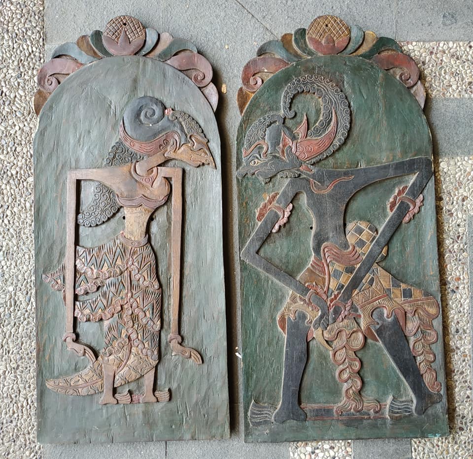 TEMUAN GALERI: Sepasang Ukiran Wayang - ( terjual )