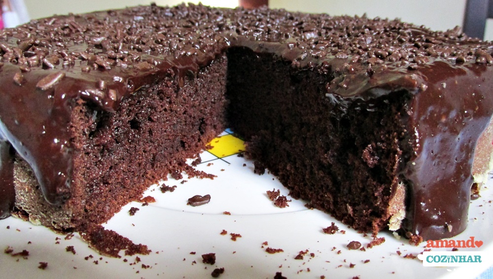 Nega maluca: Bolo de chocolate fofinho e molhado - Amando Cozinhar ...
