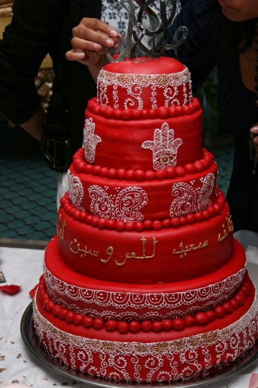 BEAUTY AND FASHION: INDIAN WEDDiNG CAKE