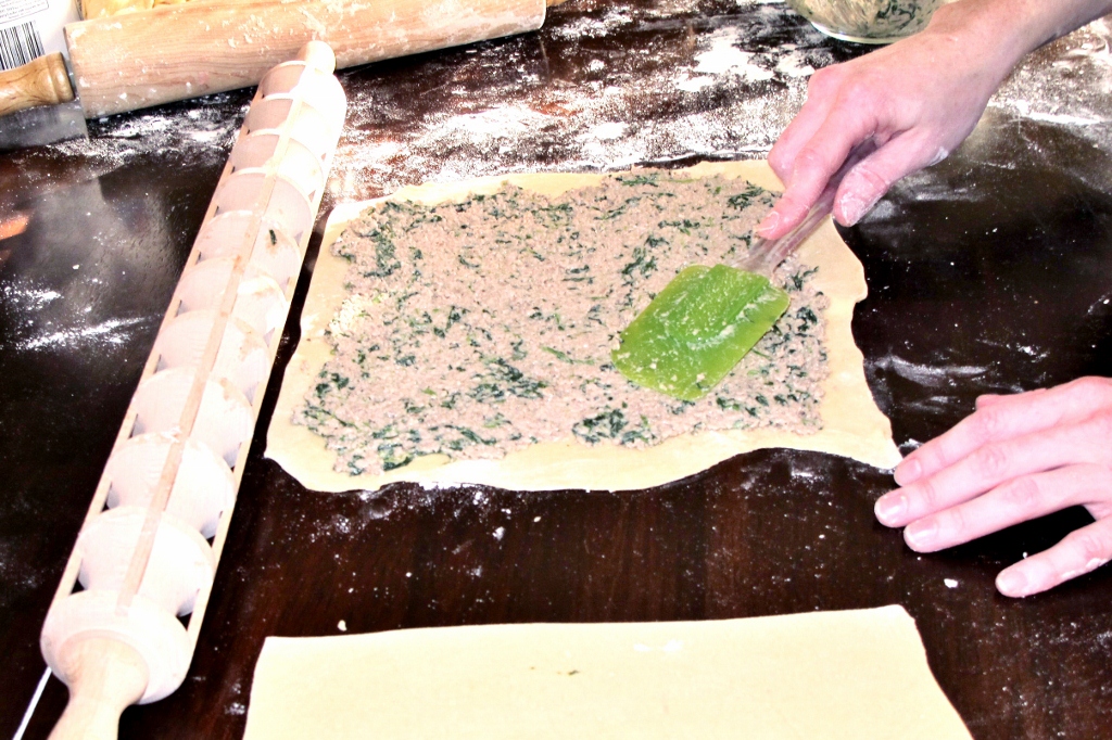 Cookin' for my Captain: Ravioli Rolling Pin-- HOW TO USE