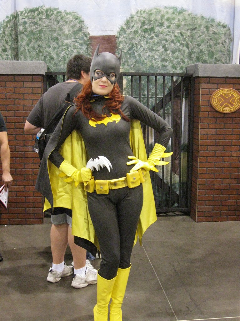 Classic Looking Black and Yellow Bat Girl Cosplays - Creative Cosplay ...
