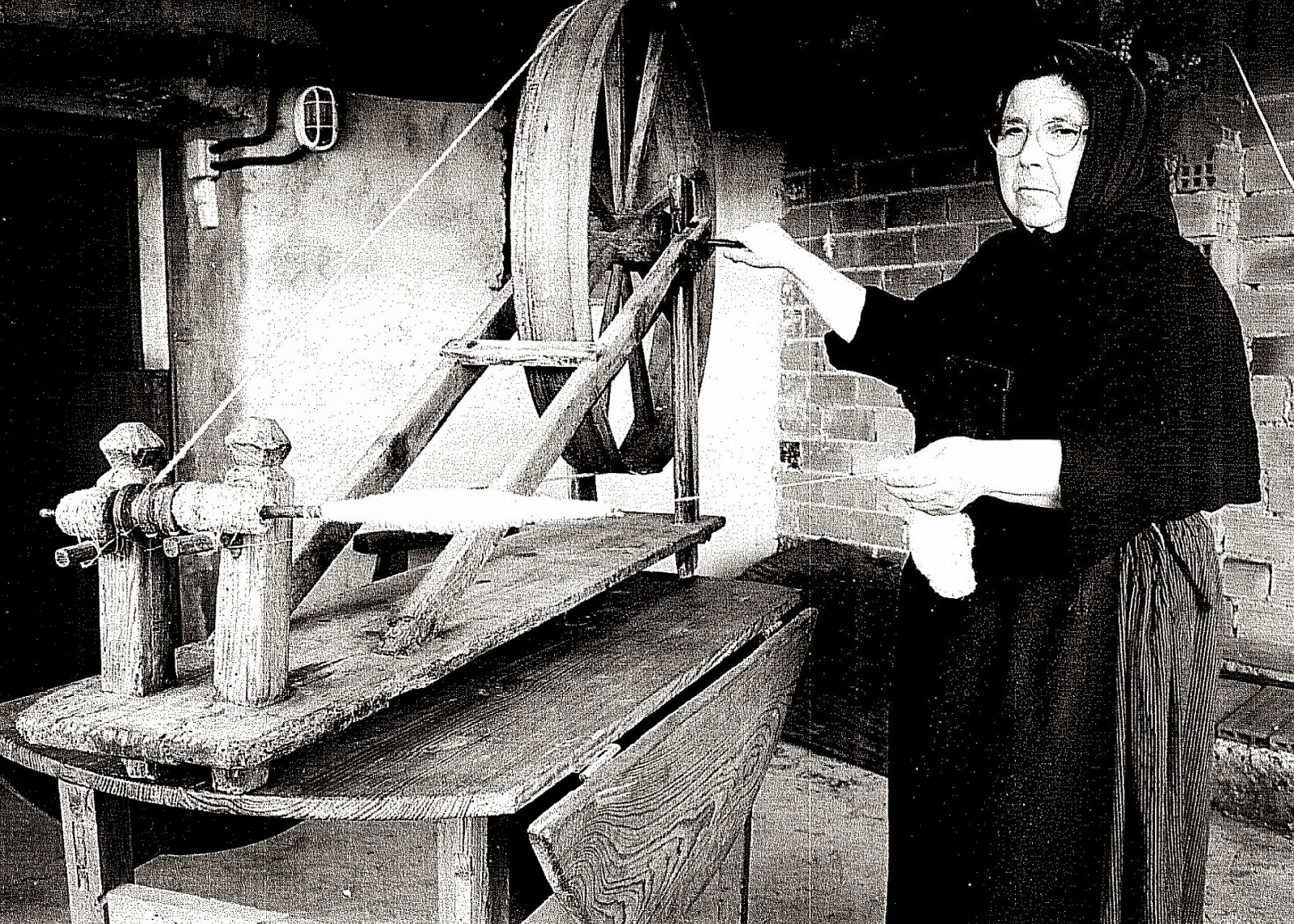 Hilando Recuerdos: Documento fotográfico inédito: La rueca a lo largo ...