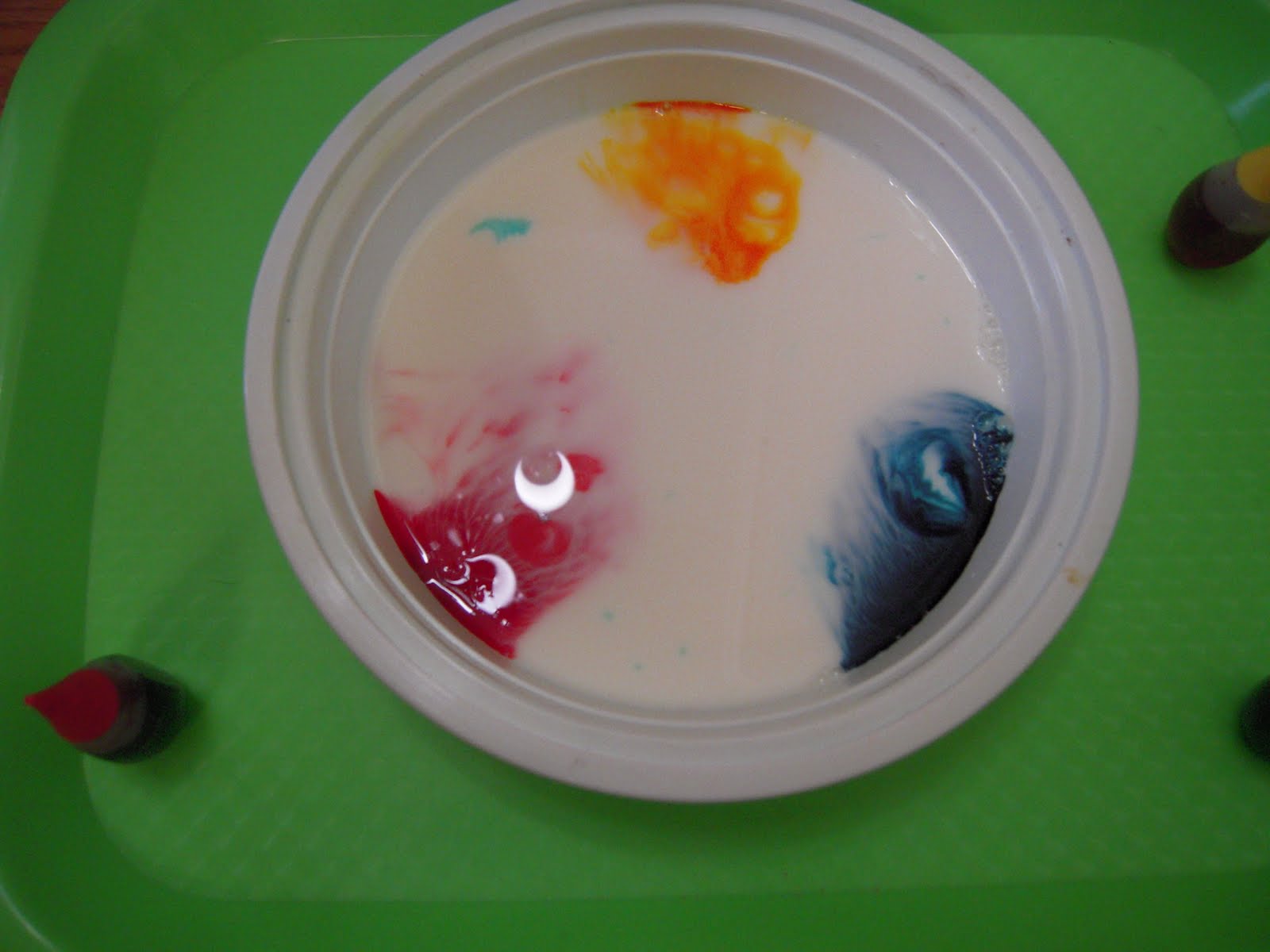 La-La's Home Daycare: Rainbow In A Bowl | Science Experiment