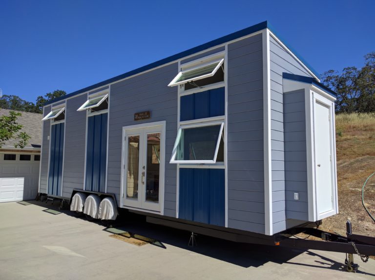 Modern Blue Tiny House [ TINY HOUSE TOWN ]