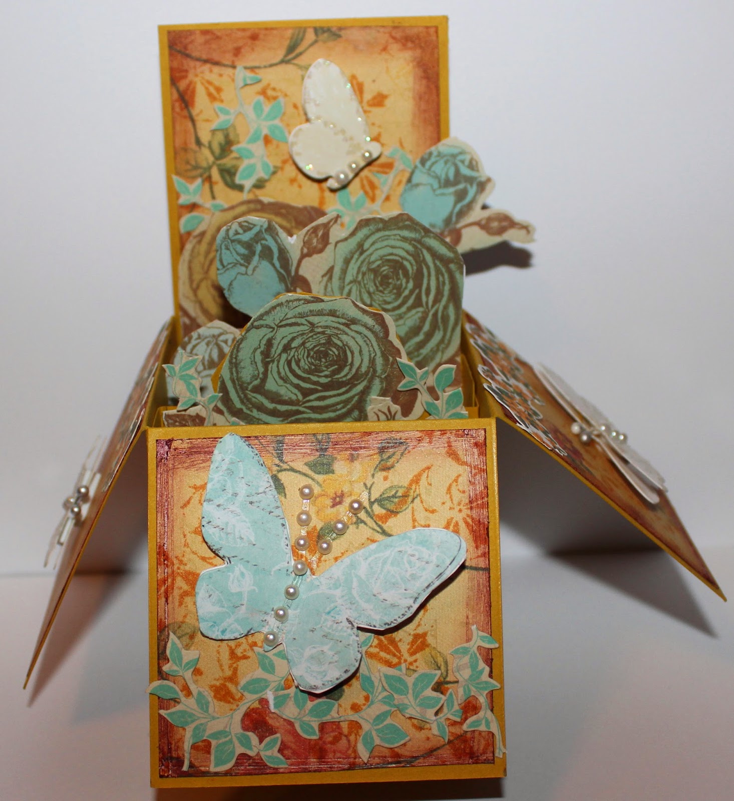 ANNETTE IN OZ: Card In A Box Tutorial