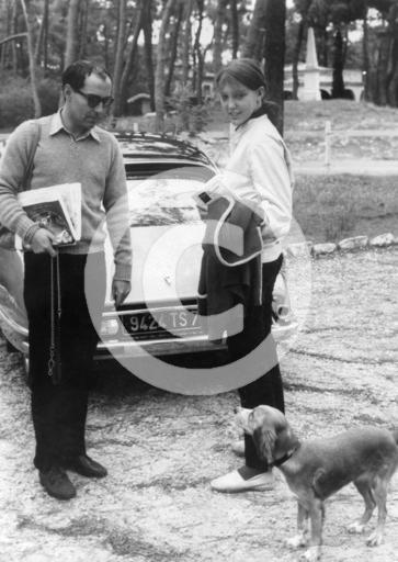 La viajera con el vaso vacío