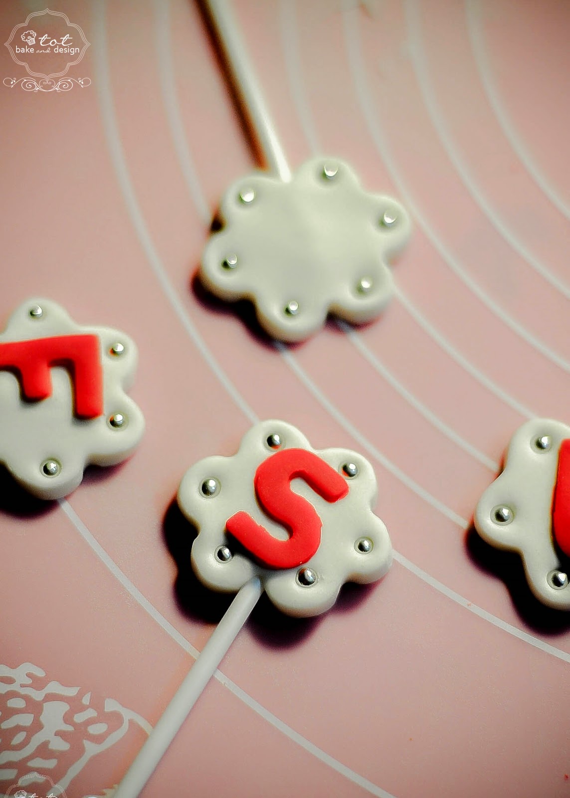 Tutorial : Banner Atas Kek Dari Fondant. - totbakedesign