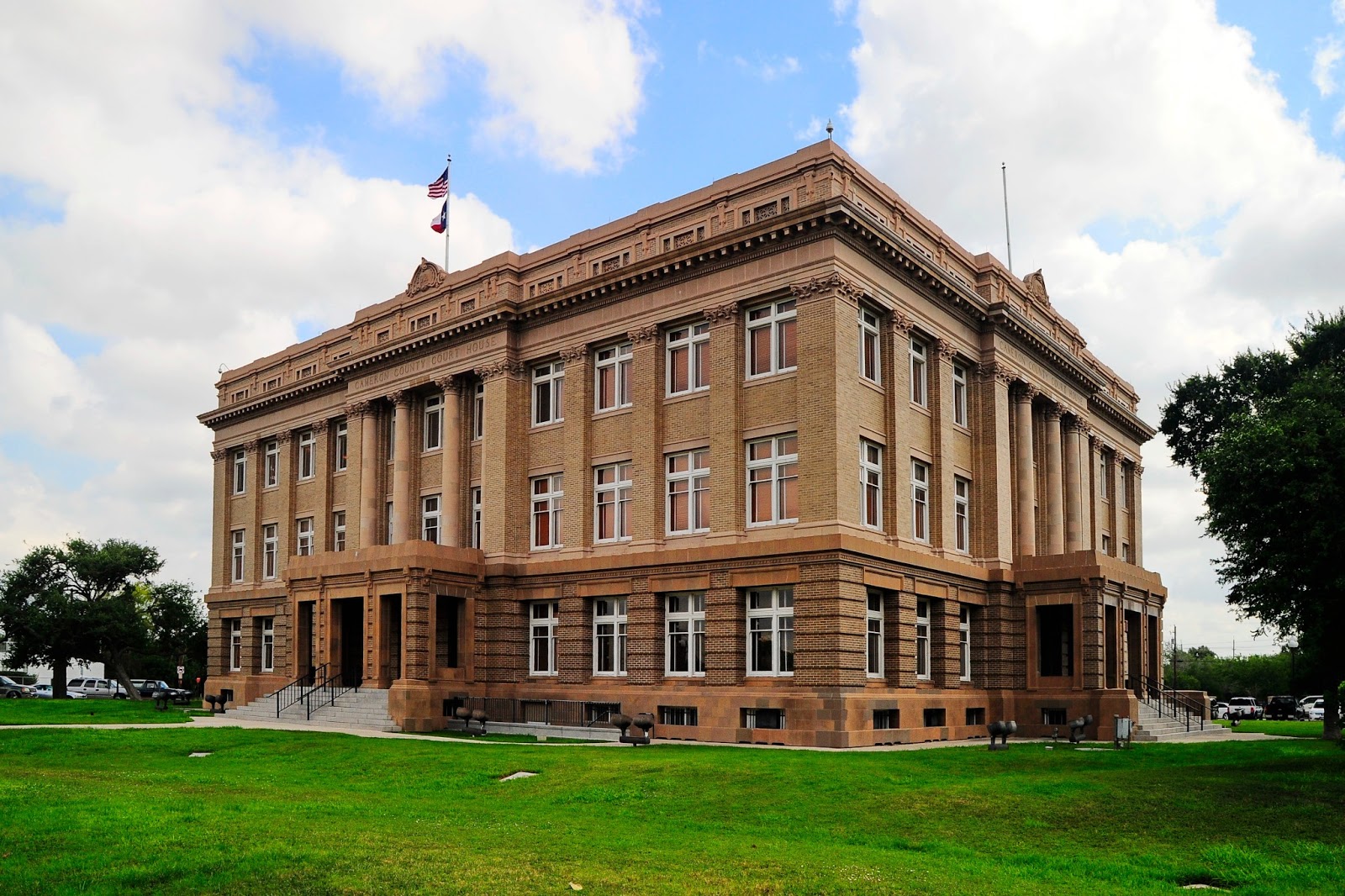 Texas Courthouse Trails : Along the Rio Grande, Courthouses of South Texas