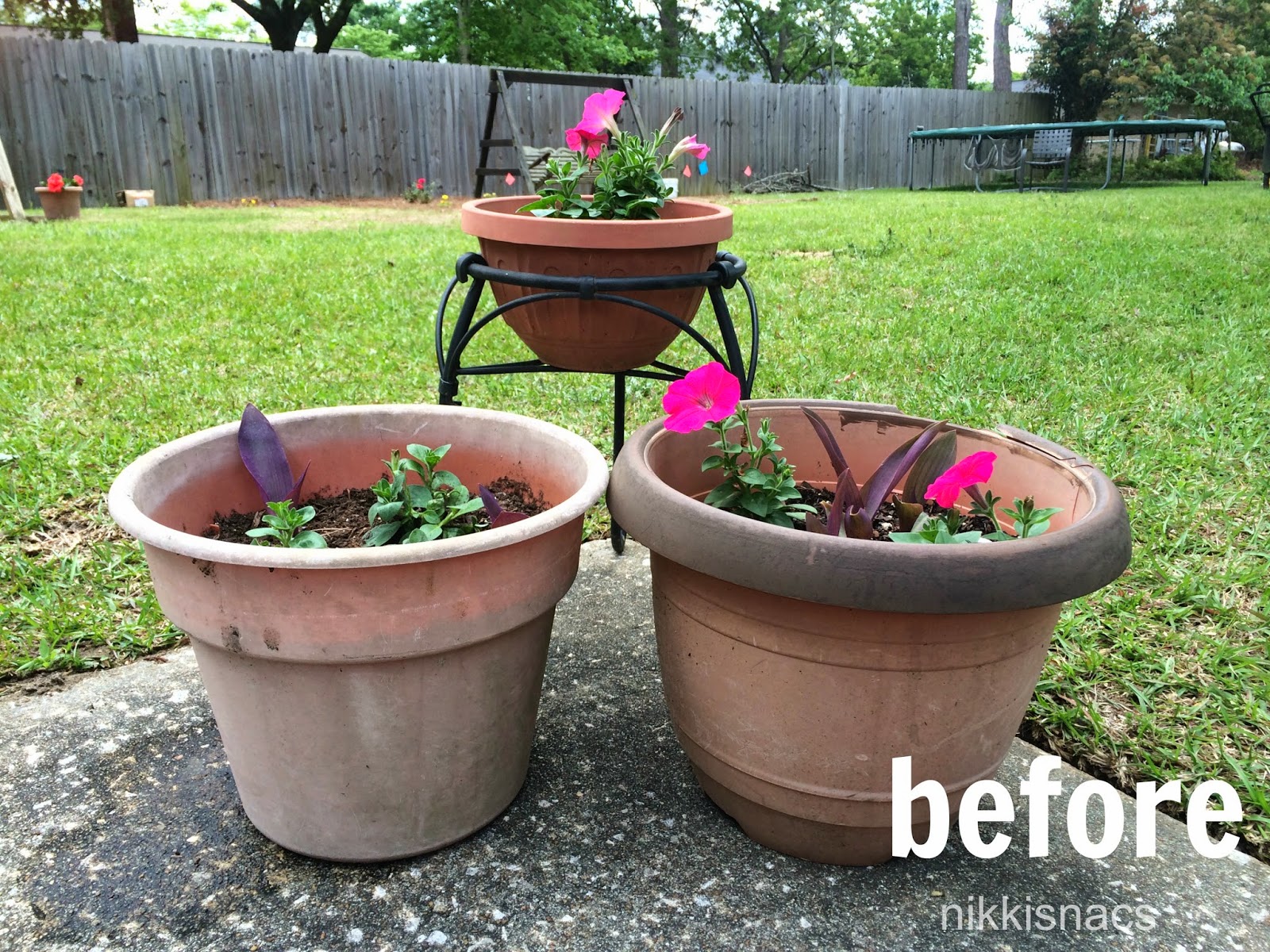 Nikkis' Nacs: Refresh Sad, Plastic Pots with Wood Stain