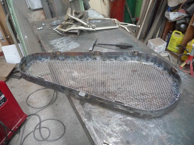 Granja Peniel Workshop: Fabricating a belt guard for the compressor