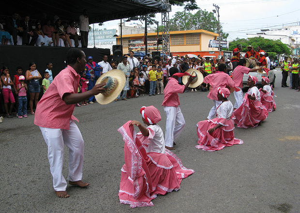 BAILES TÍPICOS DEL ECUADOR : Baile típico de la Costa-La Marimba