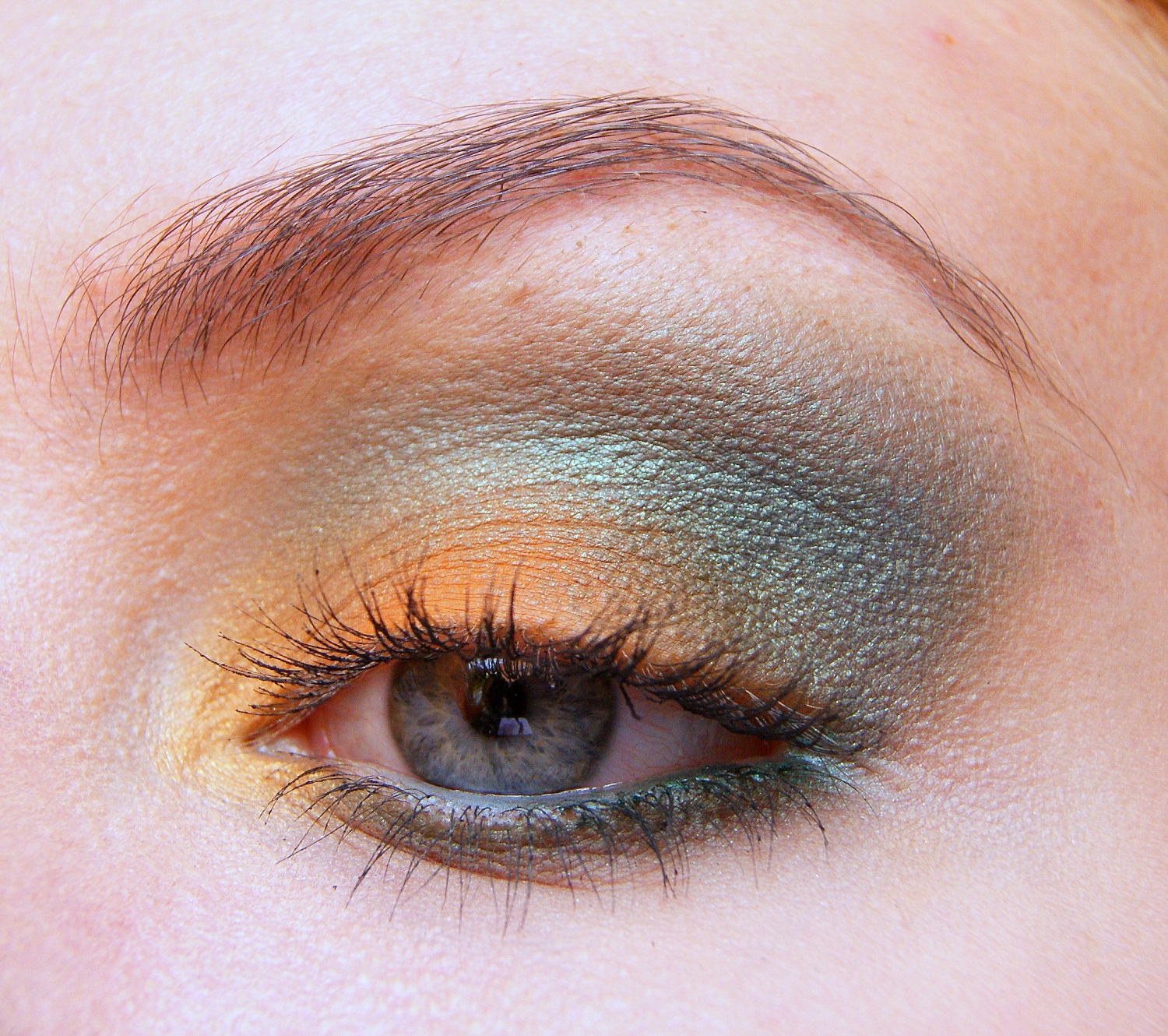 Tesia Maluje: Pomaranczowo - zielone smoky eyes