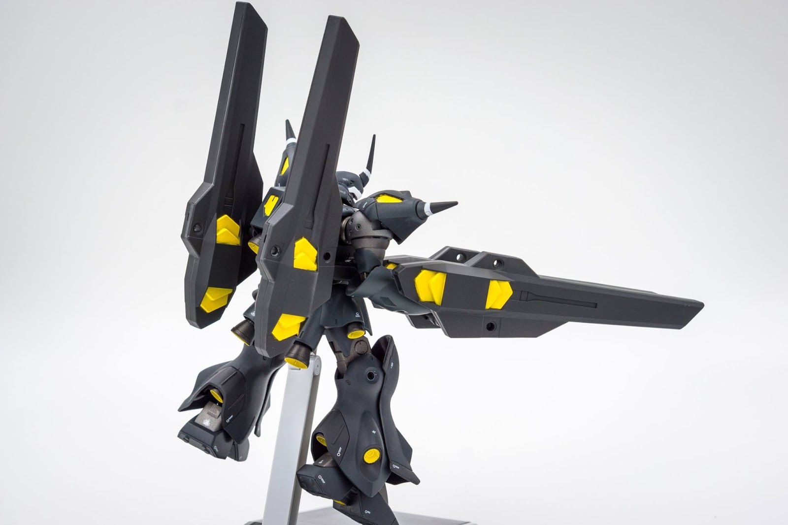 Custom Build: HGBF 1/144 Kampfer Amazing + Extra Weapon Binders