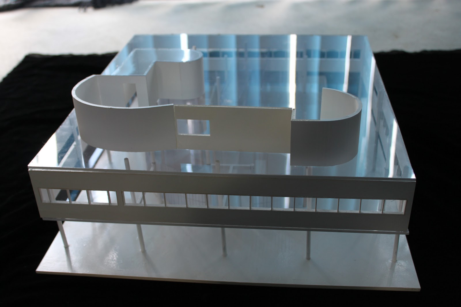 Yiming Song UNSW Arch: ARCH1201 Project 1 Villa Savoye partA model