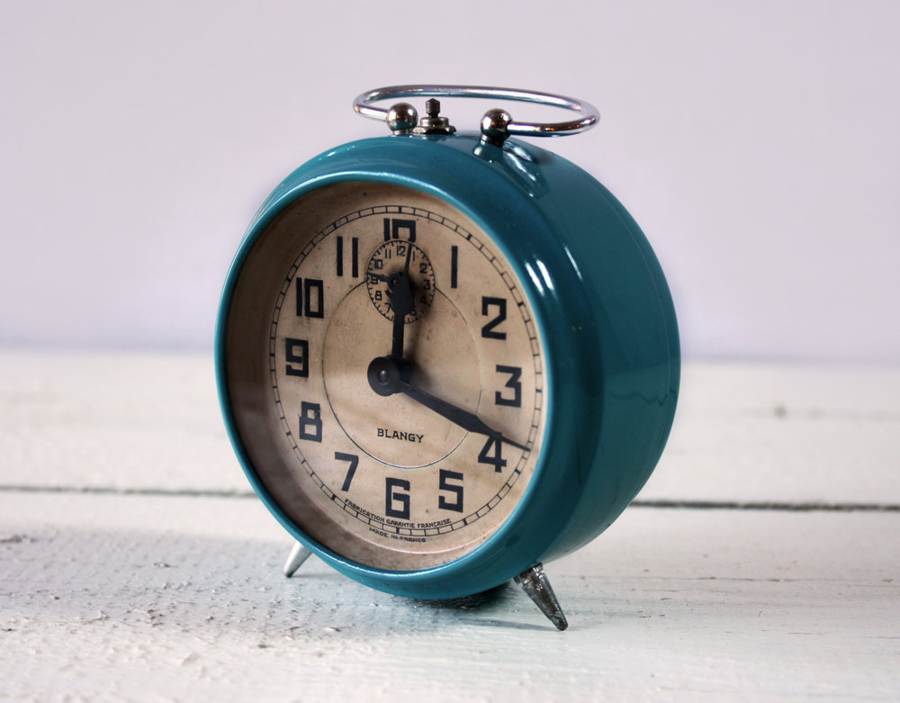 HOMADITHA: Réveil vintage pour se lever du bon pied