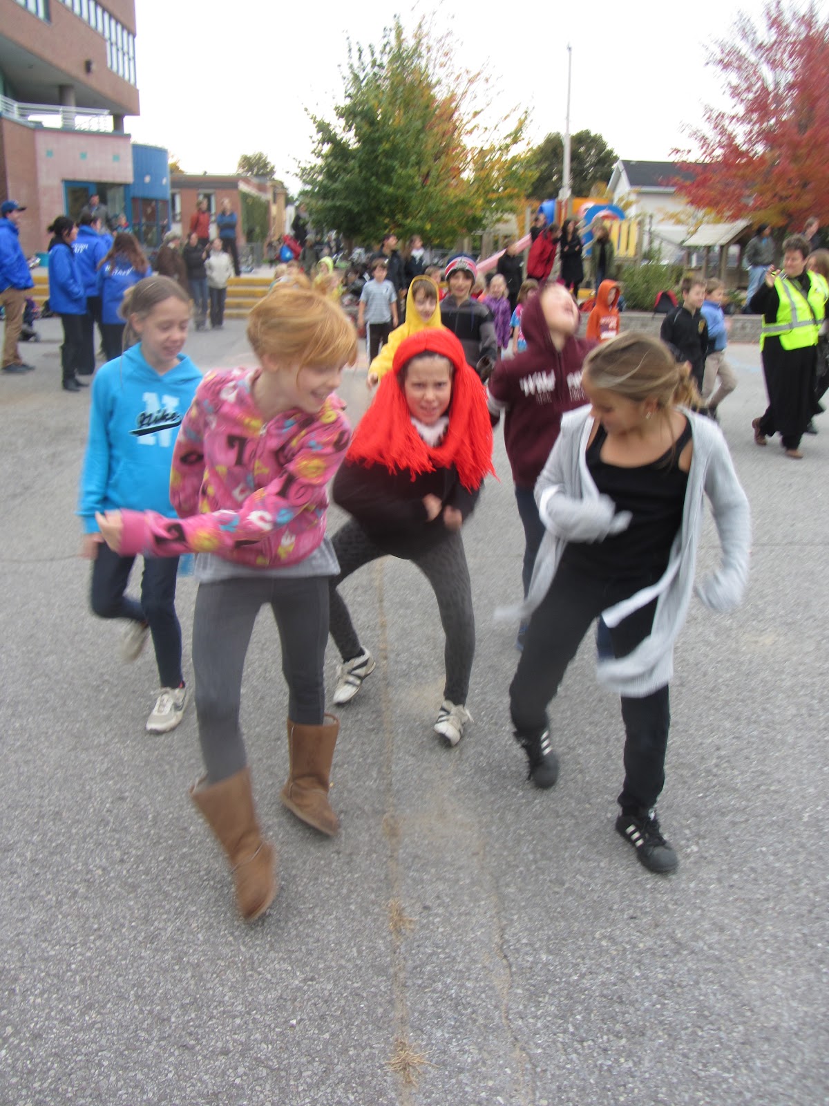 Rainbow Eggheads Digital Classroom: Silly Walk Parade