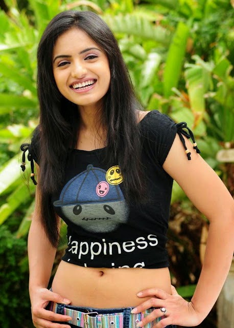 Actress Ritu Kaur Latest Cute Navel Show Stills - Cine Gallery