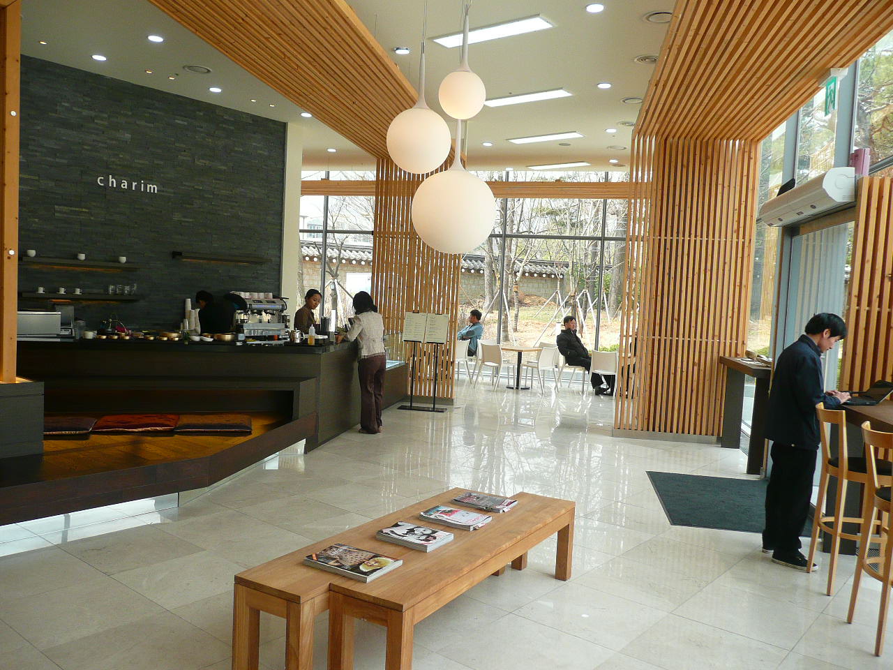 Alex on the Loose: Cheung Wa Dae with the Worldwide Korea Bloggers