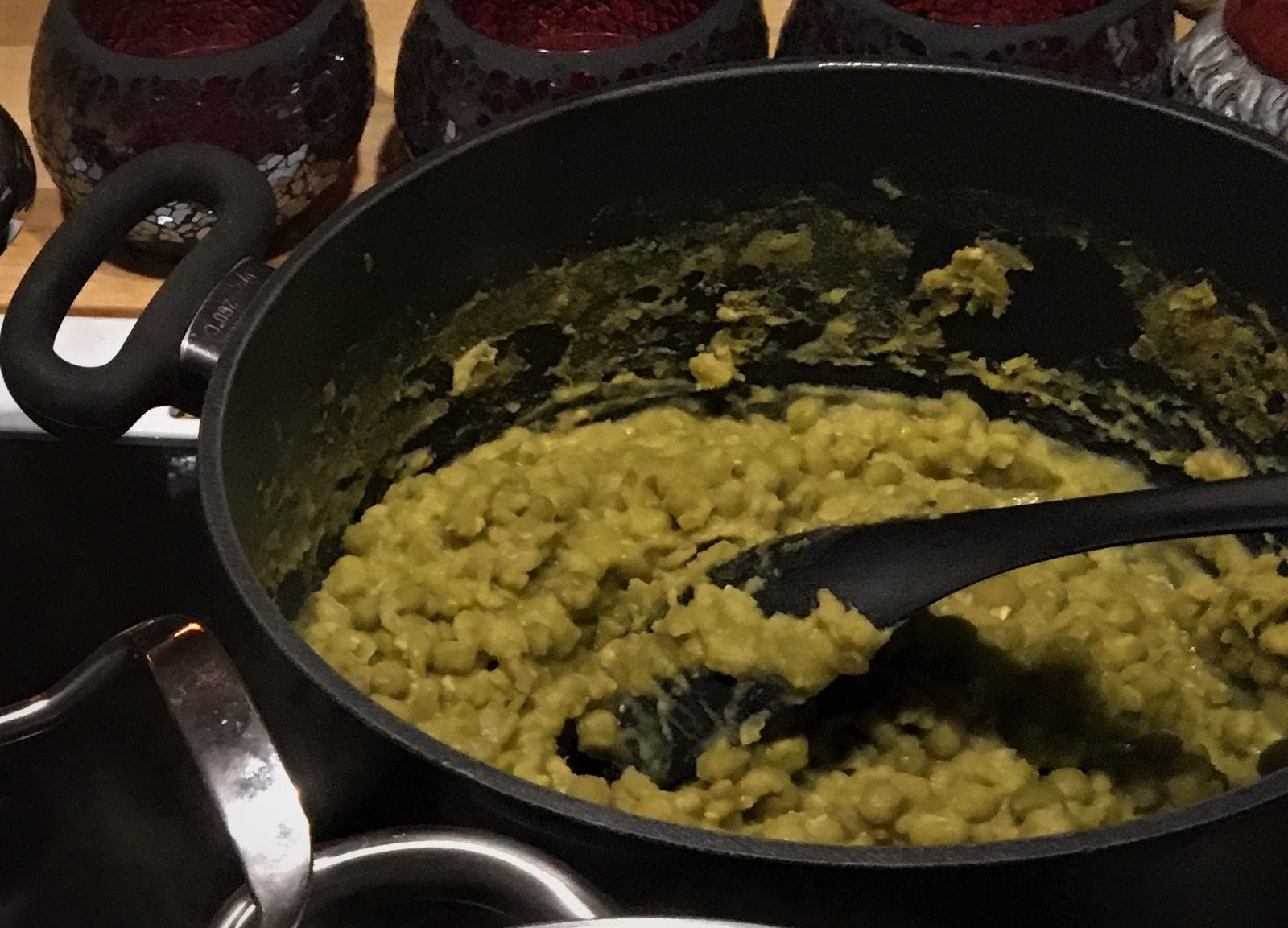 Mat i bestemors hage: Ertestuing