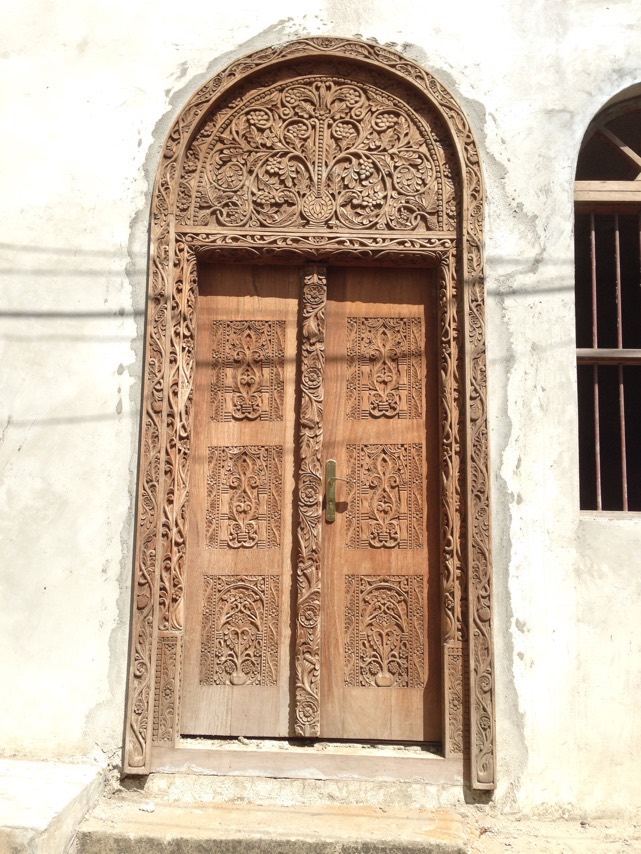 Afrika Jambo: Swahili curving and furniture's