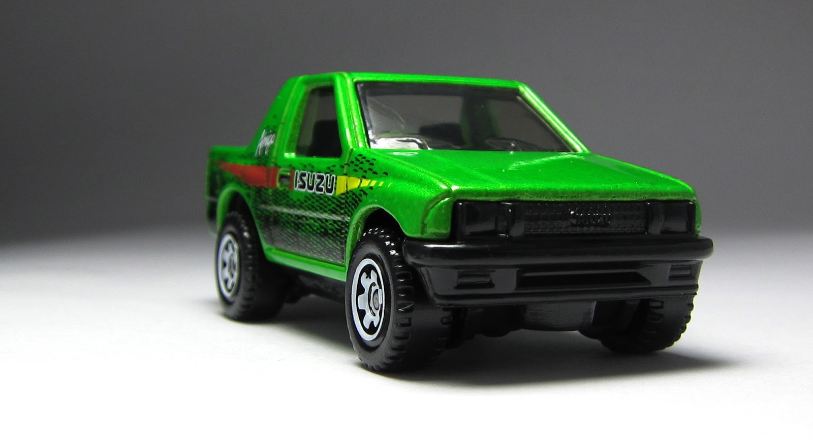 Car Lamley Group: First Look: Re-tooled Matchbox Isuzu Amigo...