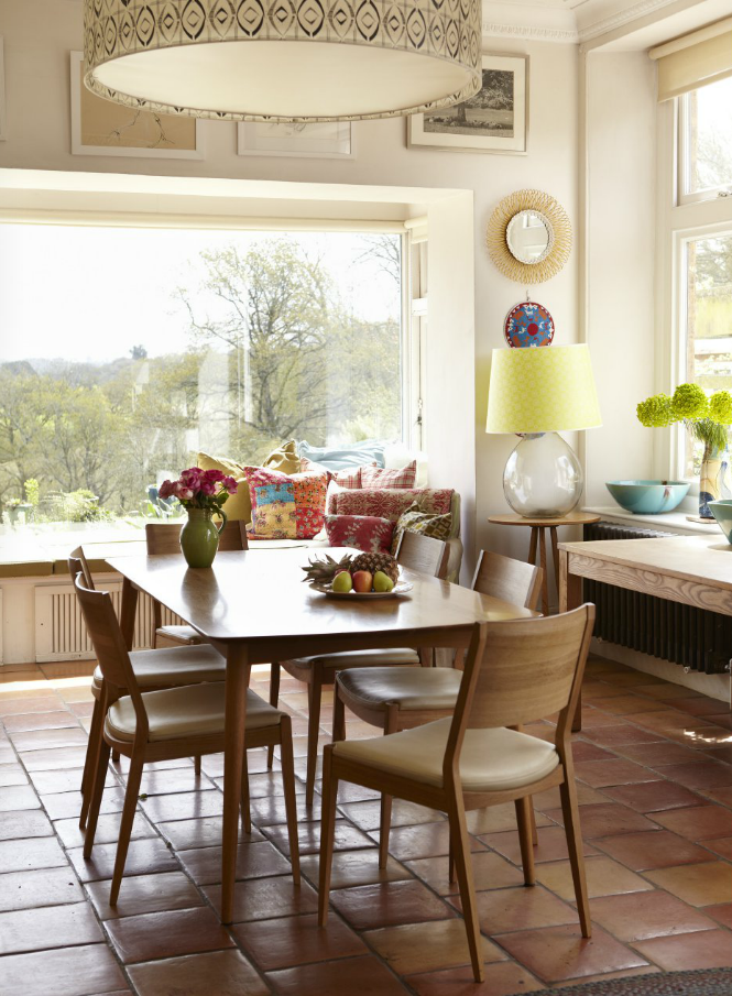 Keltainen talo rannalla: Kaunis yksiö ja sisustuskuvia