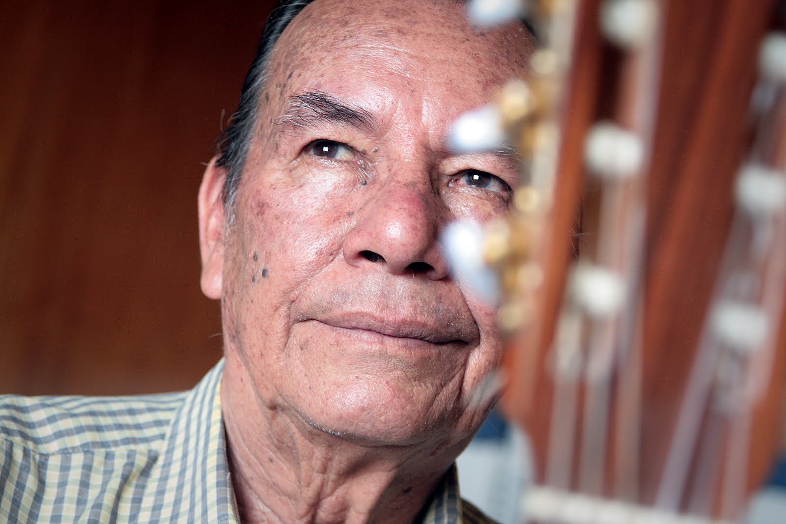 retrato de realidad: Carlos Falconi. Acordes desde Ayacucho