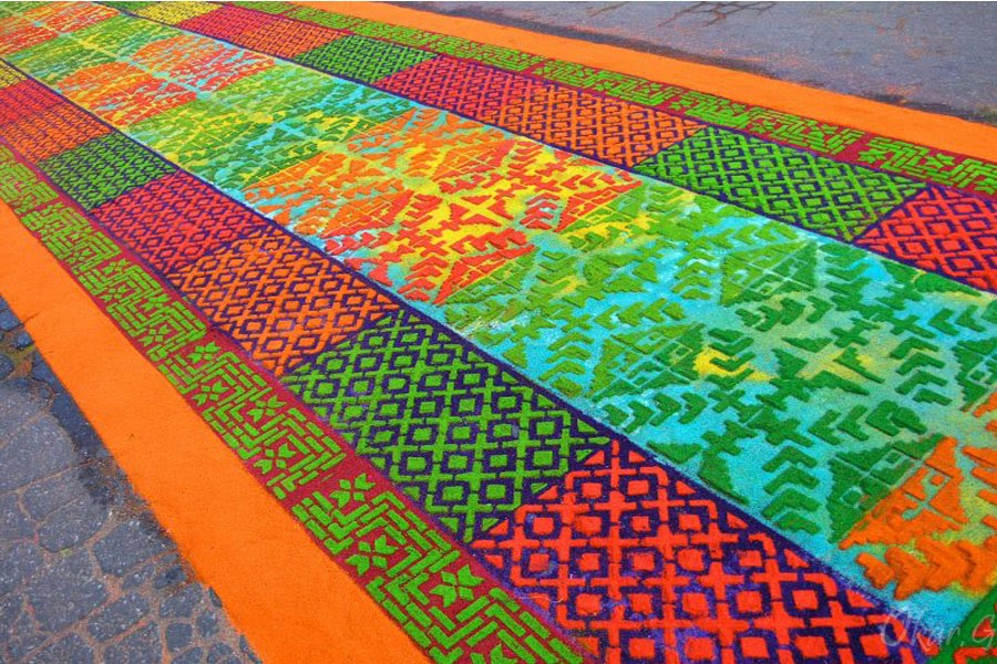 Oscar Calderon y Fotodocumentalismo Guate: Coloridas alfombras adornan ...