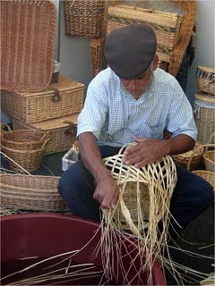9 ilhas Atlânticas: Artesanato- cestos de vimes.