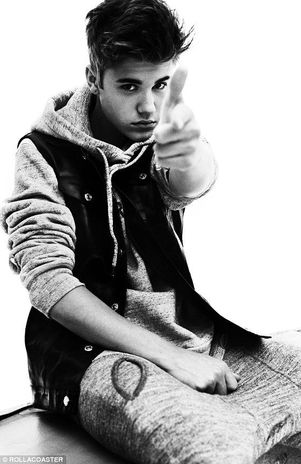 Justin&Gaga Spain: JUSTIN BIEBER REALIZA SESIÓN DE FOTOS EN BLANCO Y NEGRO