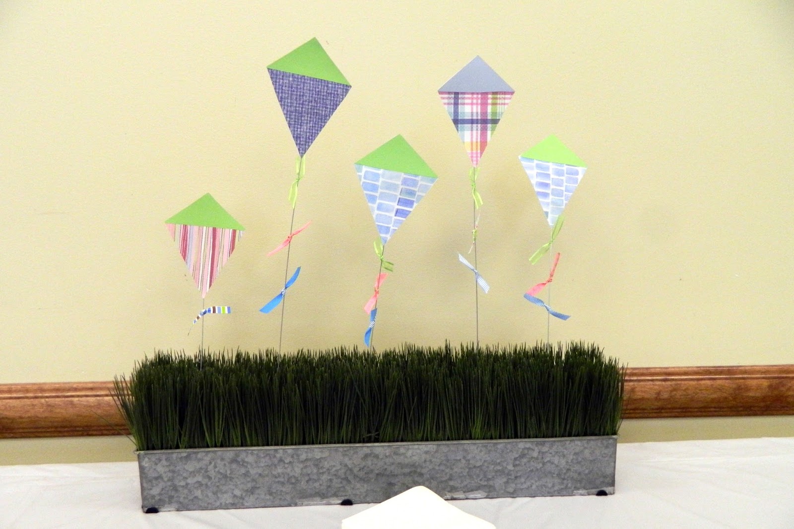 CreateJoy2Day: Spring Centerpiece- "Let's Go Fly a Kite!"