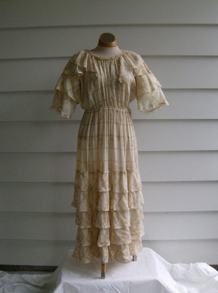 All The Pretty Dresses: Ruffles! Edwardian era dress