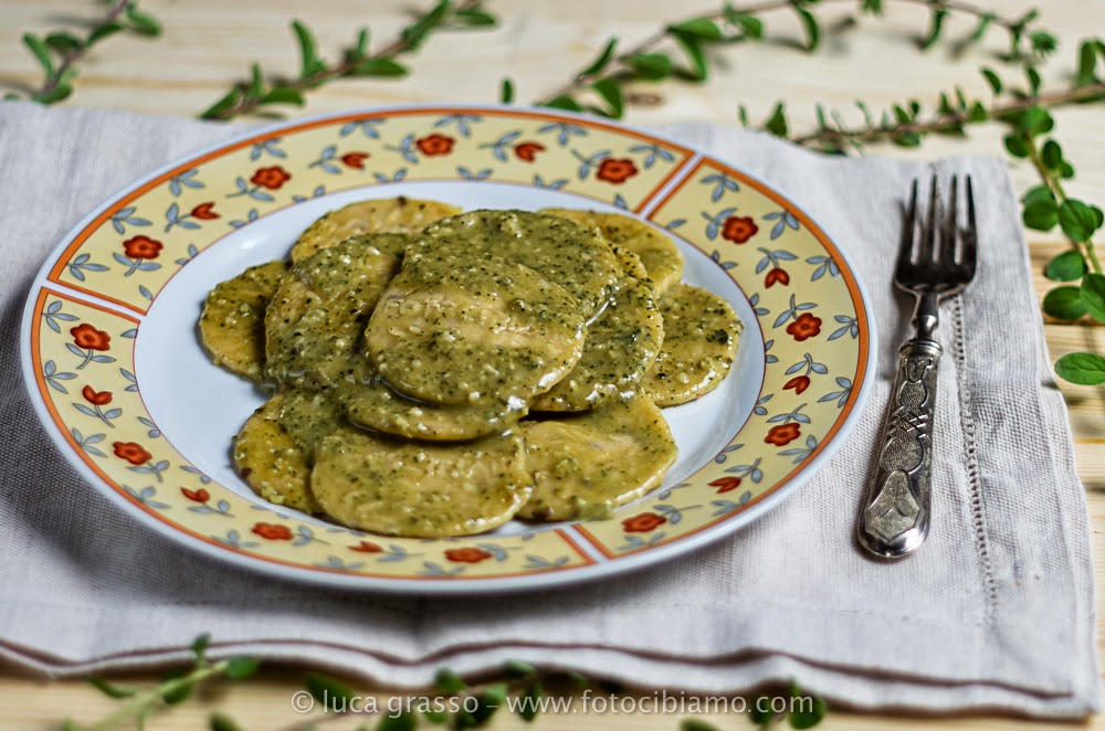 fotocibiamo: CORZETTI CON PESTO DI MAGGIORANA...o meglio "curzetti co-o ...