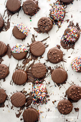 Chocolate Therapy: Chocolate Covered Fluffernutter Oreos