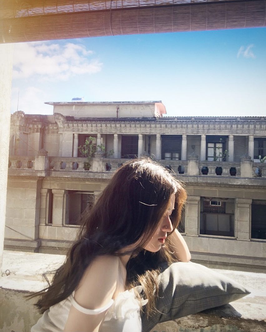 Josie Nguyễn Hân - A girl should be like a butterfly,pretty to see but ...