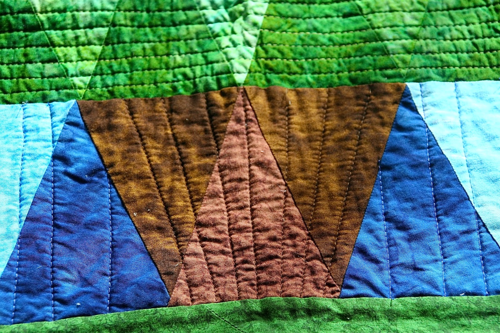 Herding Grasshoppers: Not-Just-For-Christmas Tree Quilt