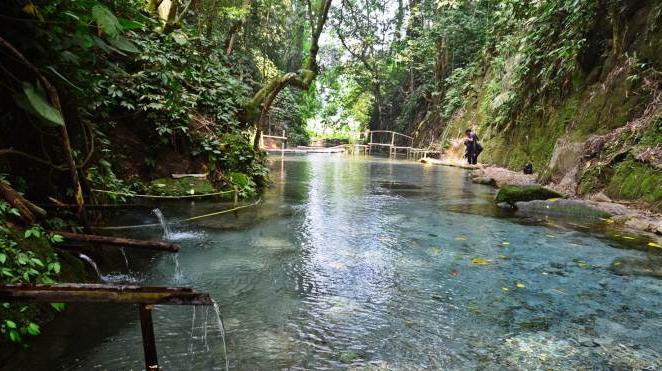 Pemandian Aek Manik, Surga Tersembunyi Di Sidamanik Sungai Bening ...