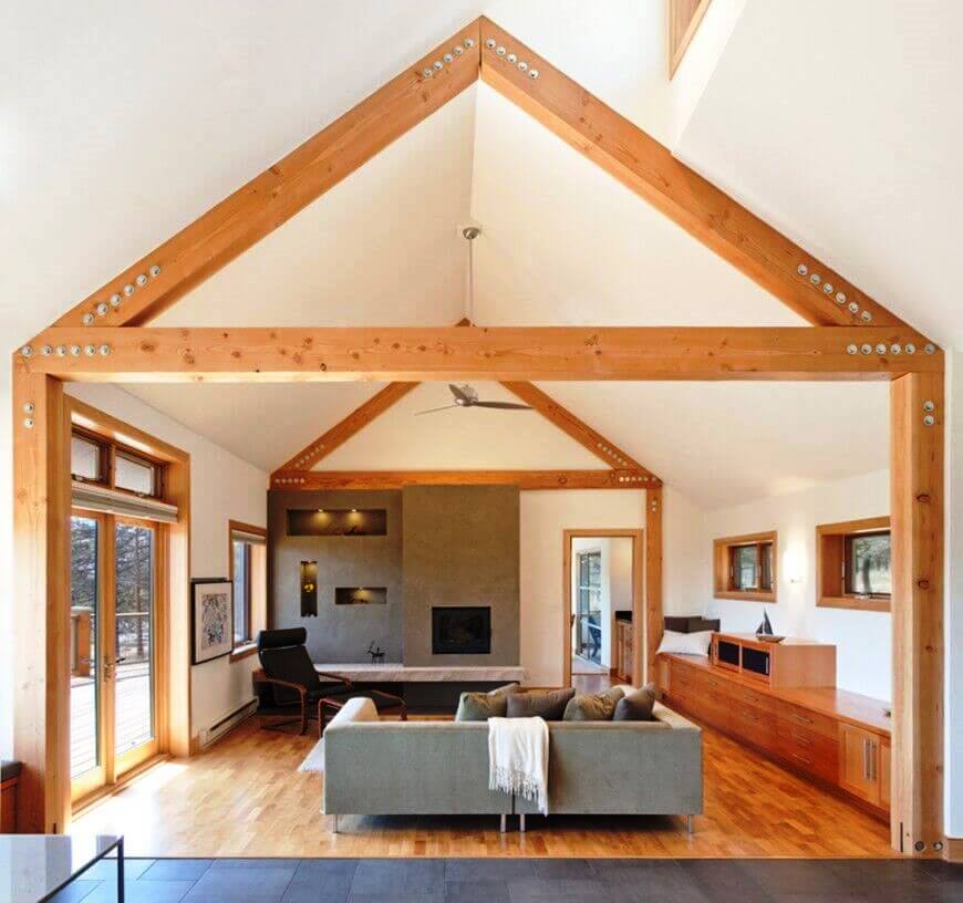 Plafon Mengikuti Bentuk Atap