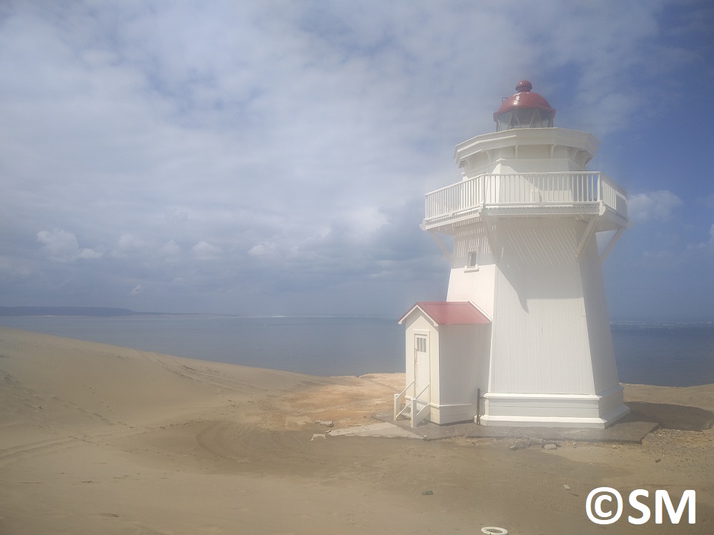 Vivre Auckland: Pouto Point, son phare et la plus longue plage routière ...