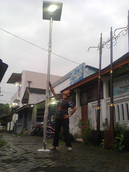 Supplier, Pabrik Tiang Lampu LED PJU Penerangan Jalan tenaga surya ...