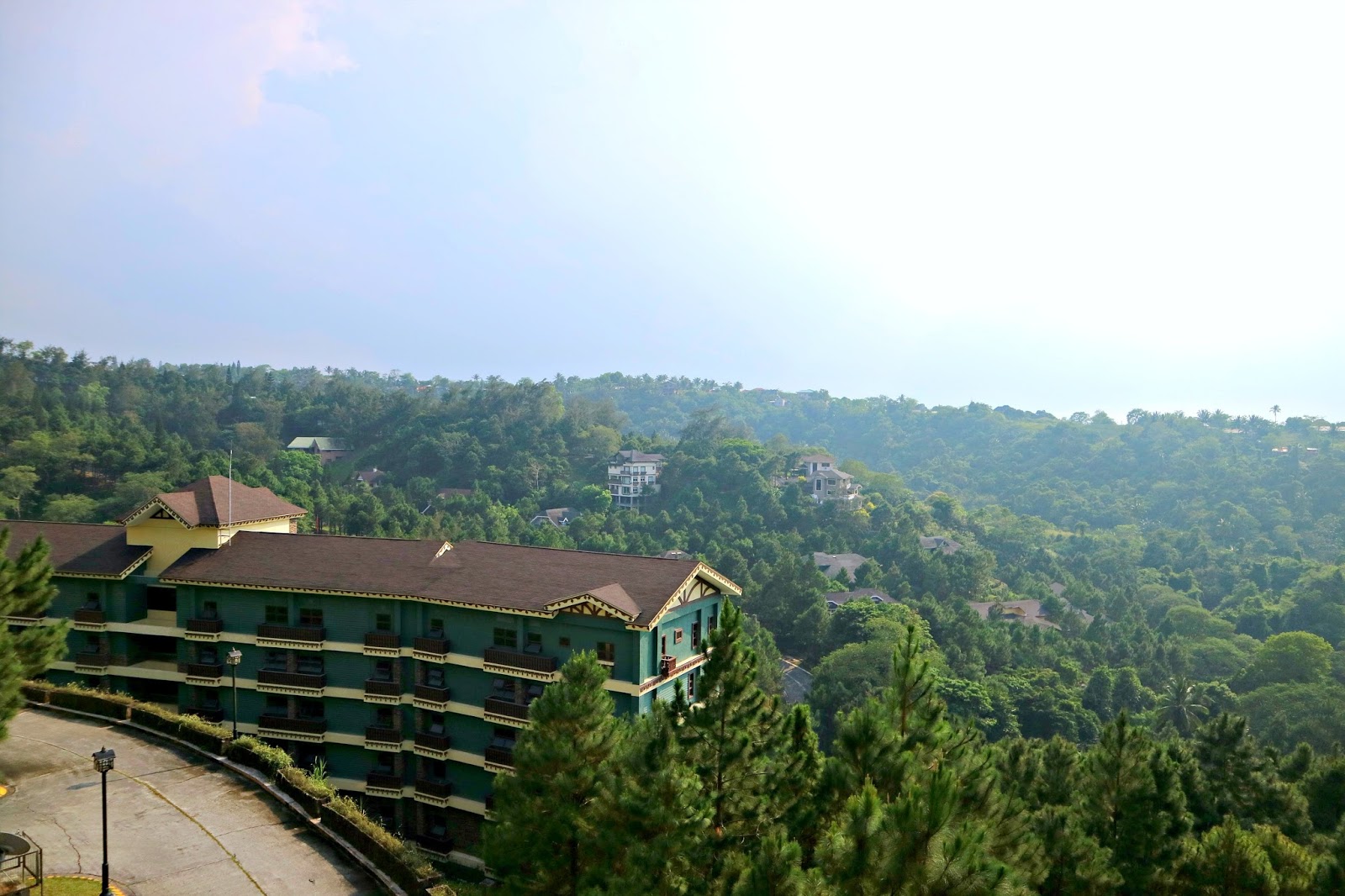 Tagaytay: Crosswinds Resort Suites - Living in the Moment
