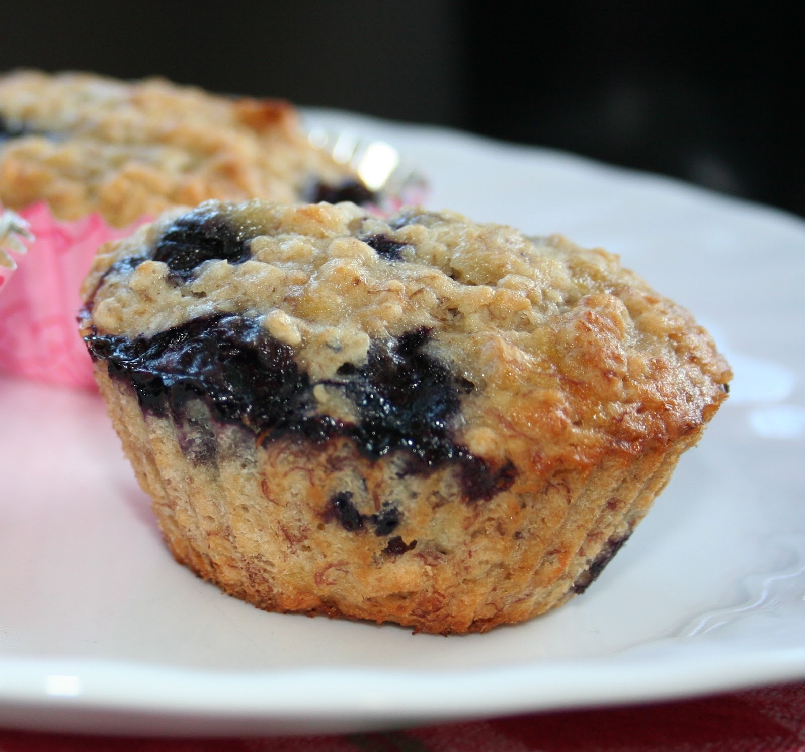 Muffins au gruau, bananes et bleuets