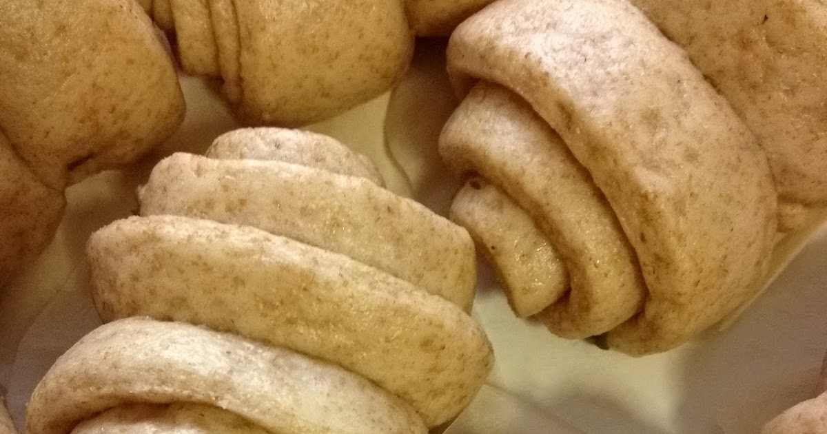 Steamed wheat bread (粗粮花卷)