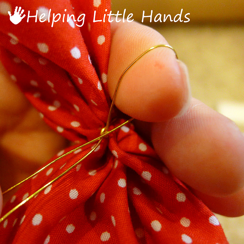 Pieces by Polly: Wire and Bead Bows and Ties - Gift Wrap Tutorial